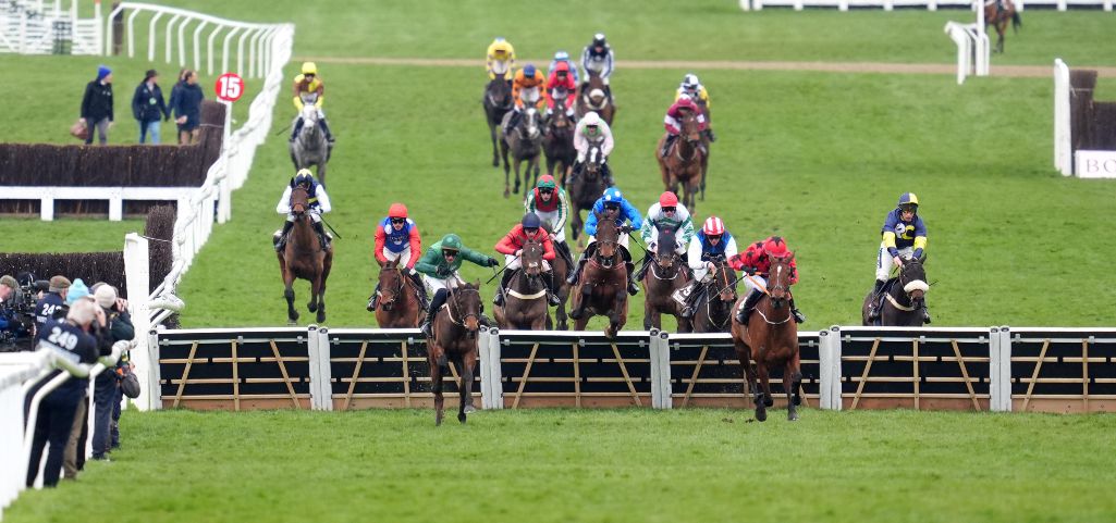 Aintree Horse Racing Betting Tips for Sunday 26th October - bet365 News UK